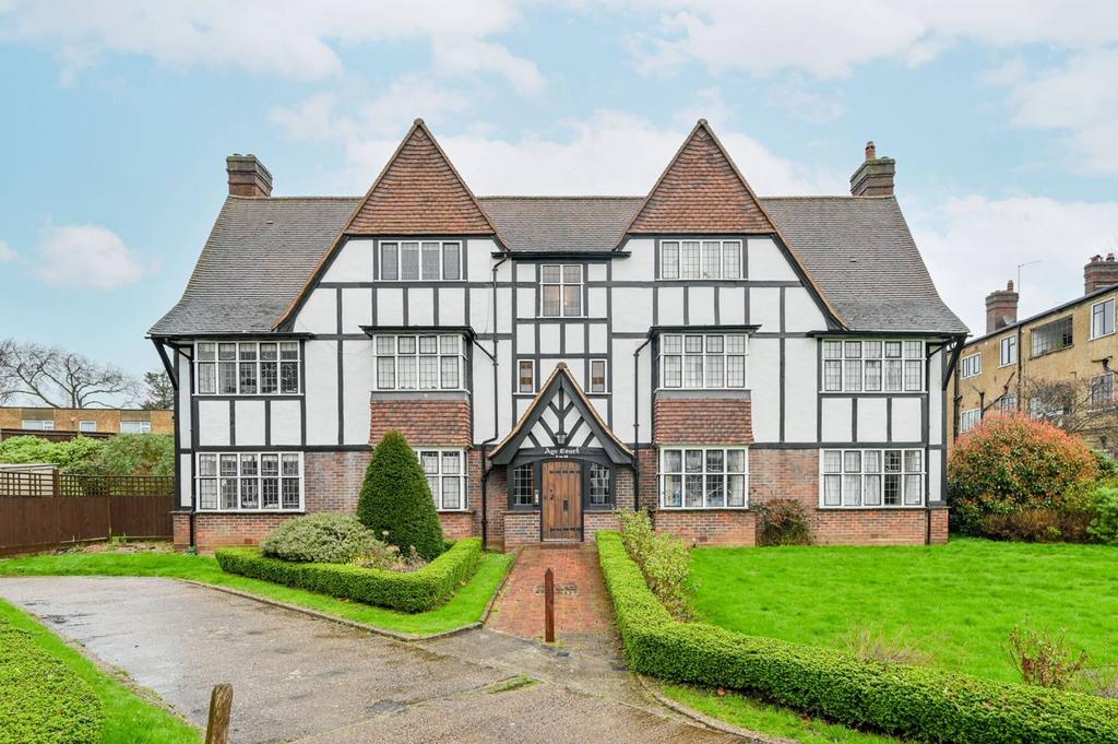 Ayr Court, West Acton, London, W3 1 bed flat - £250,000