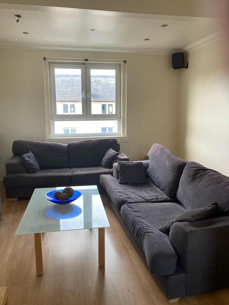 11, Clearburn Road, Edinburgh, EH16 5EZ 1 bed flat - £950 pcm (£219 pw)