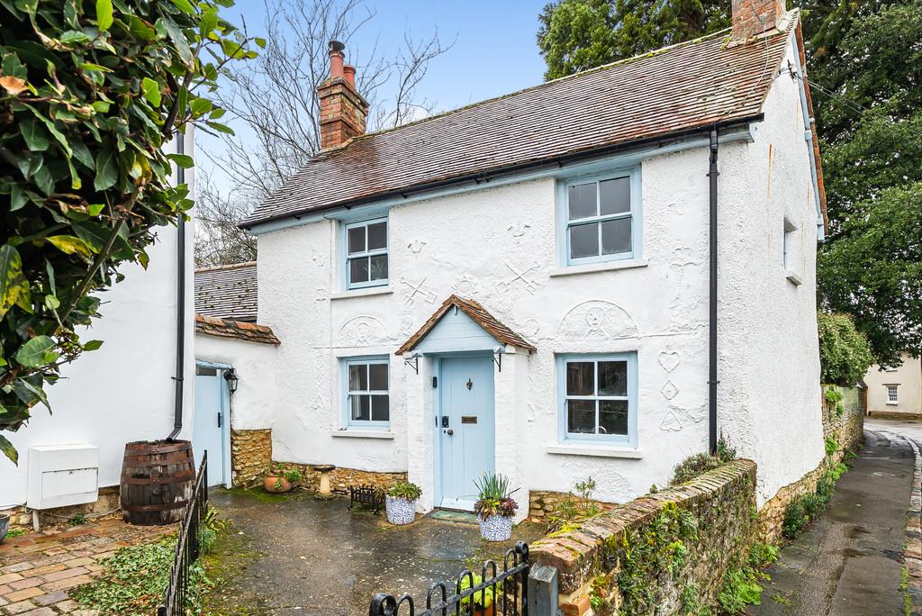 High Street, Haddenham HP17 2 bed cottage - £400,000