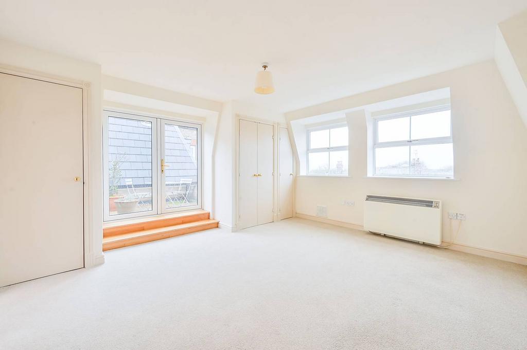 Bryant Court, Acton, London, W3 2 bed flat for sale - £400,000