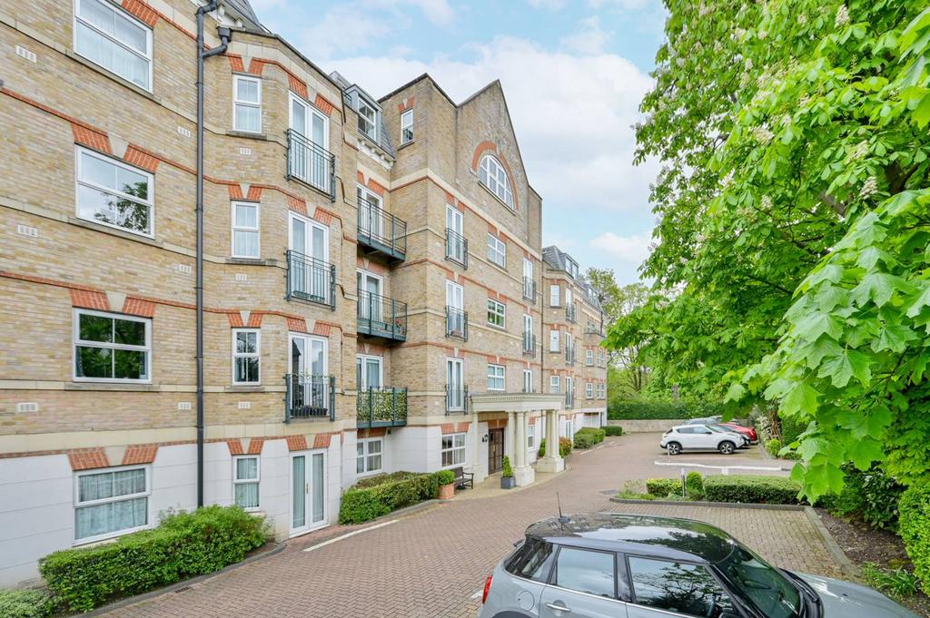 Bryant Court, Acton, London, W3 2 bed flat for sale - £400,000