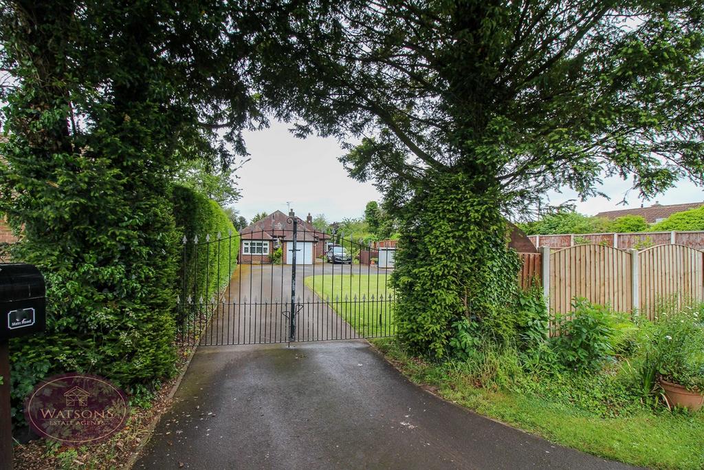 Main Road, Watnall, Nottingham, NG16 3 bed detached bungalow for sale ...