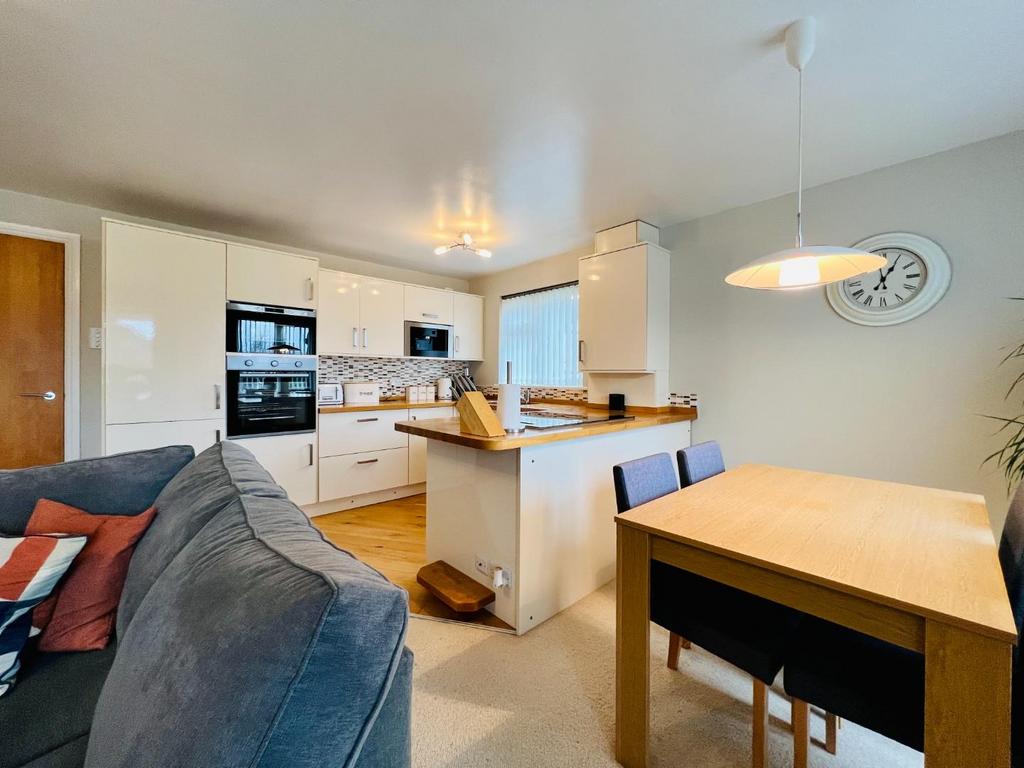 Longacre Road, Ashford 2 bed apartment for sale - £190,000