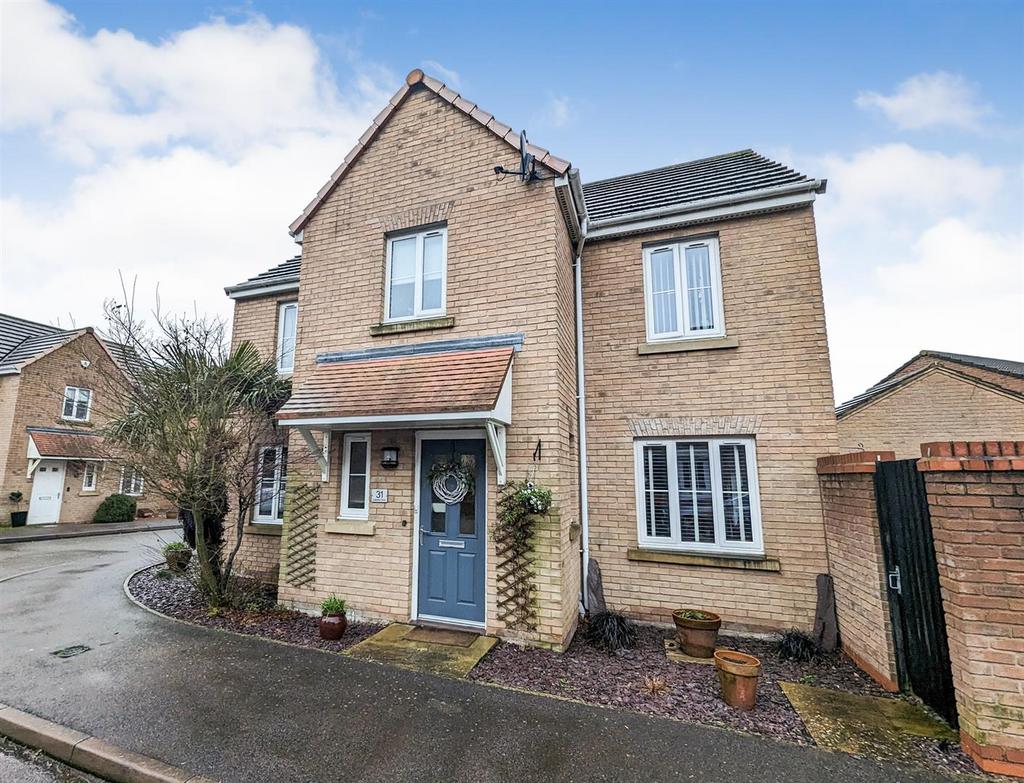 Lapwing Close, Corby NN18 4 bed detached house - £299,950