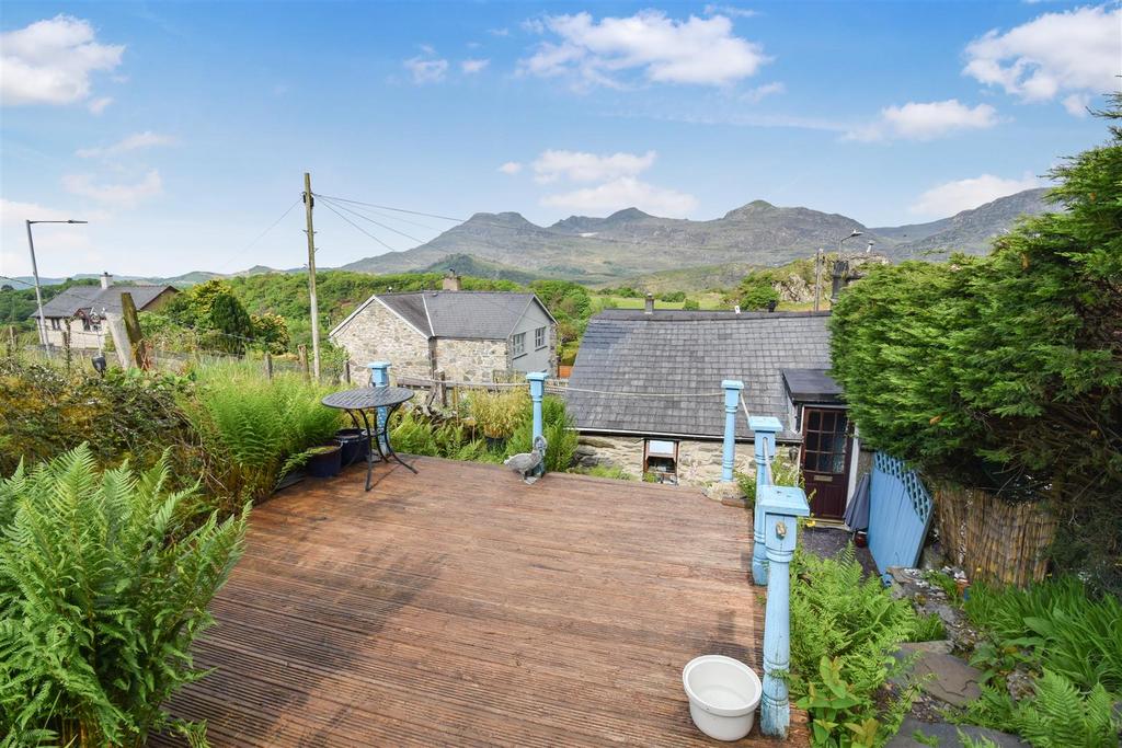 Manod Road, Blaenau Ffestiniog 2 bed house - £129,000