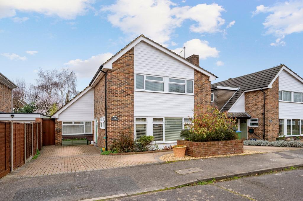 Long Lodge Drive, Walton-on-Thames, KT12 4 bed detached house - £900,000