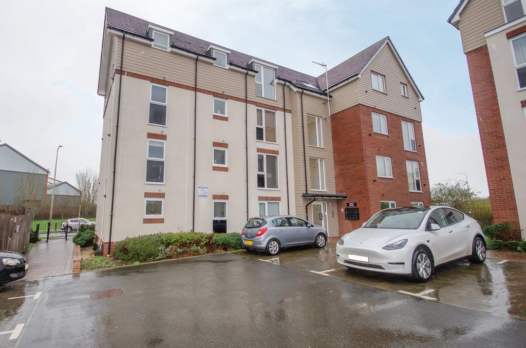 Stokes House, Anton Close, Rugby, CV21 2 bed apartment - £180,000