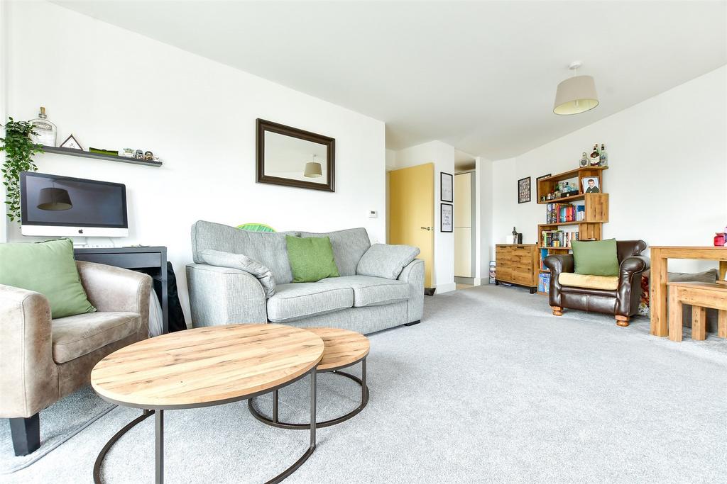 Burrage Road, Redhill, Surrey 2 bed flat for sale - £250,000