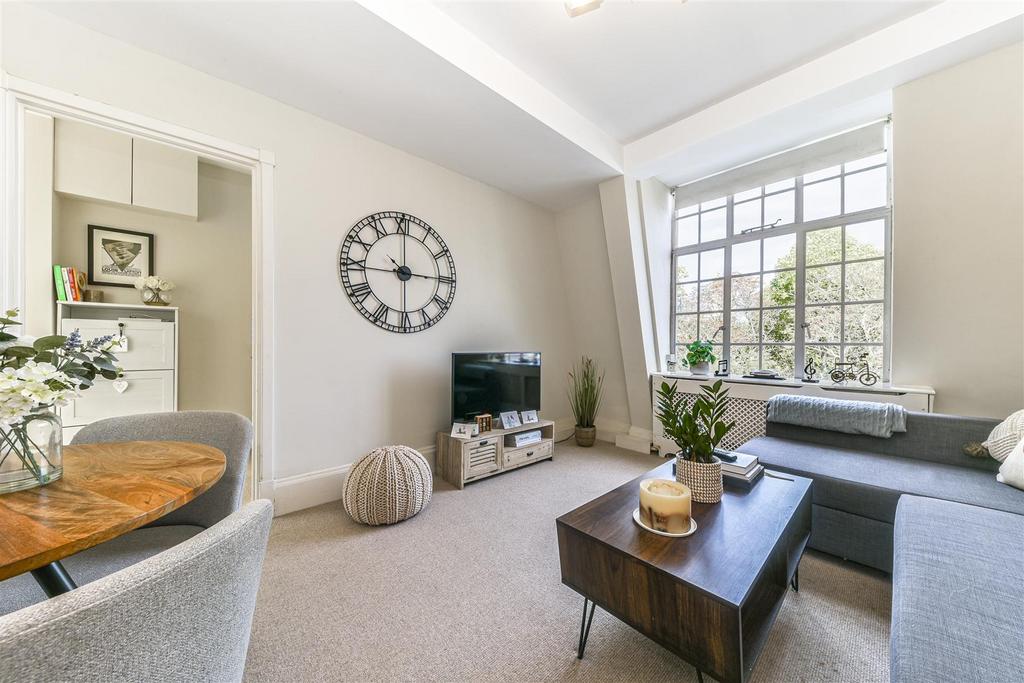 Britten House, Chelsea, SW3 1 bed flat - £2,500 pcm (£577 pw)