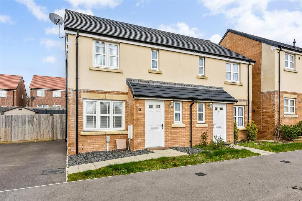 Jockey Way, Andover 3 bed semi-detached house - £310,000