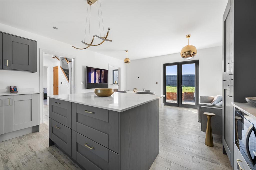 Bull Farm Close, Hockliffe, 3 bed barn conversion - £500,000