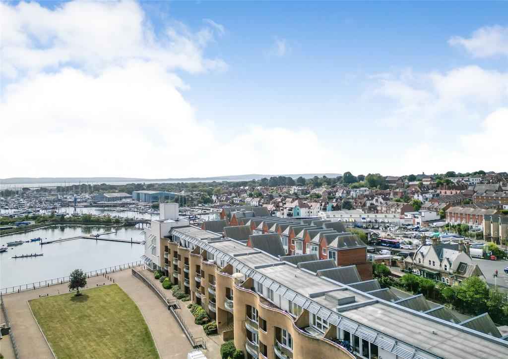 Almansa Way, Lymington, Hampshire, SO41 2 bed apartment - £340,000