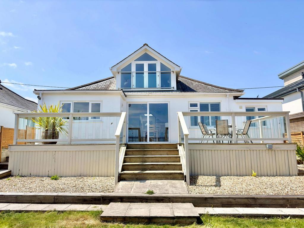 Padstow, PL28 3 bed detached bungalow - £1,150,000