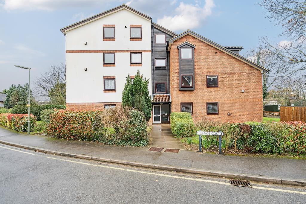 Staines-upon-Thames, Surrey, TW18 1 bed flat - £245,000
