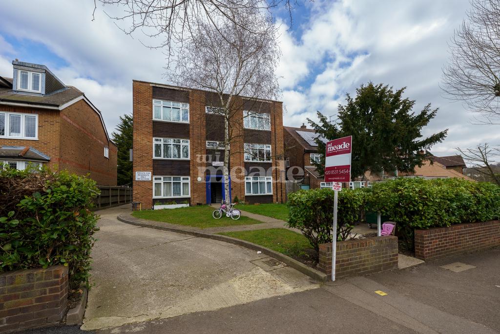 Amanda Court, Falmouth Avenue... 1 bed flat - £1,400 pcm (£323 pw)