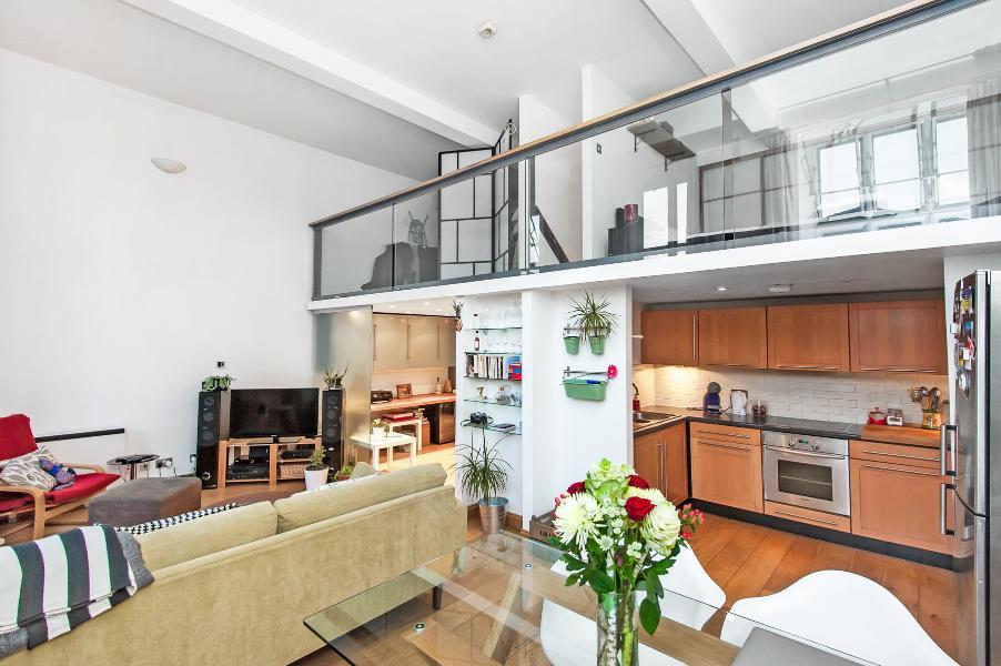 CORMONT ROAD, SE5 2 bed flat - £1,998 pcm (£461 pw)