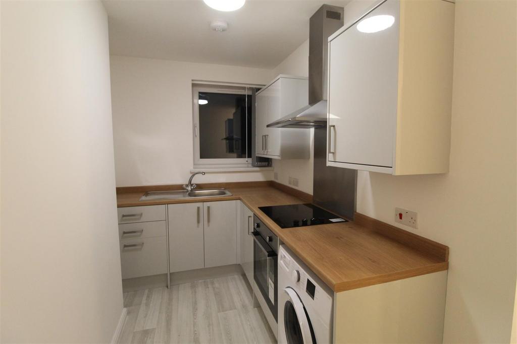 Splott Road, Cardiff CF24 1 bed flat - £725 pcm (£167 pw)
