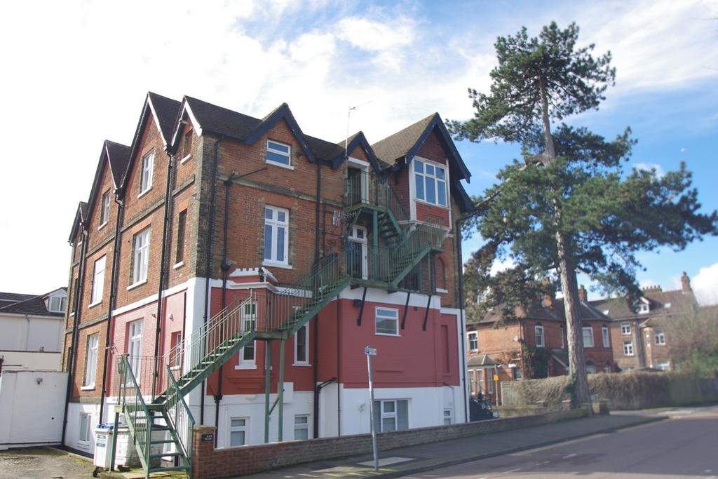 Lindens, Nascot Road, WATFORD, WD17 1 bed apartment - £1,300 pcm (£300 pw)