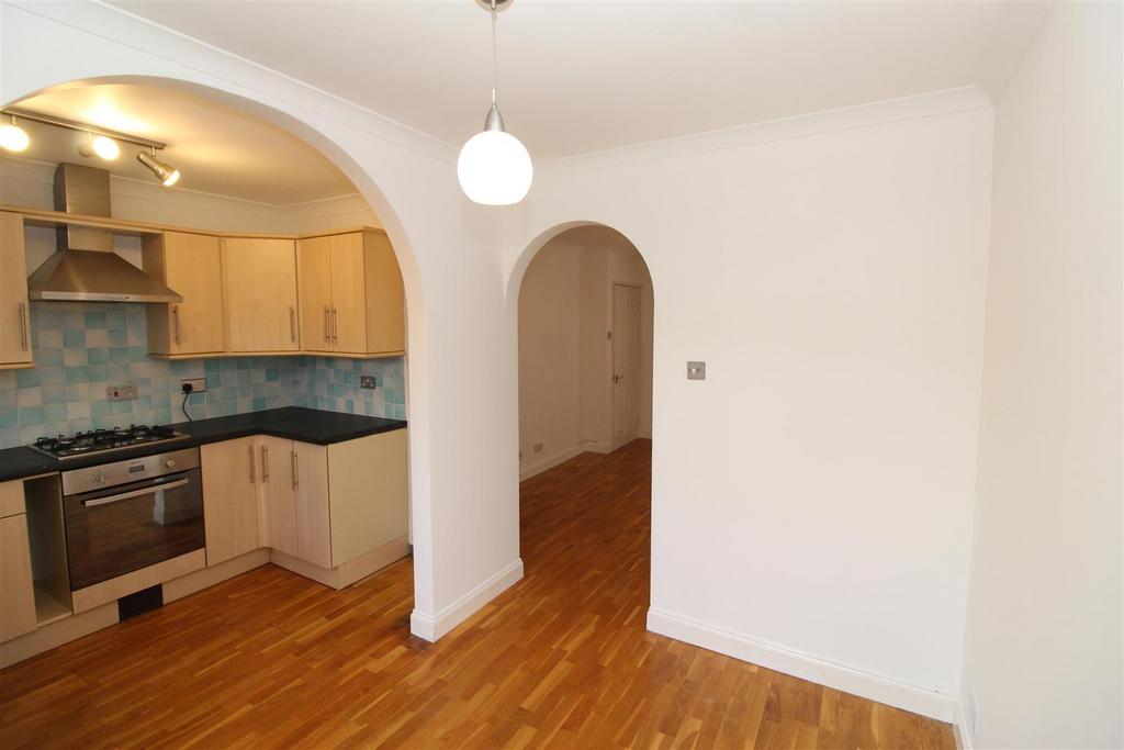 Norman Road, Cardiff CF14 2 bed house - £1,050 pcm (£242 pw)