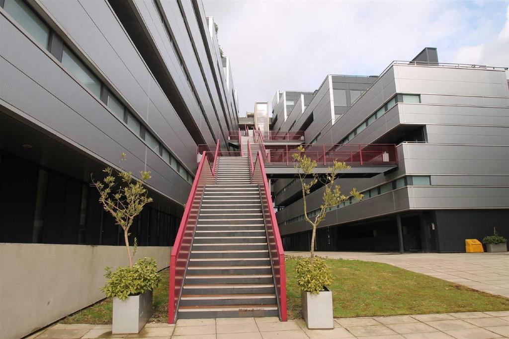 Budenberg Haus, 34 Woodfield Road... 2 bed flat - £1,050 pcm (£242 pw)