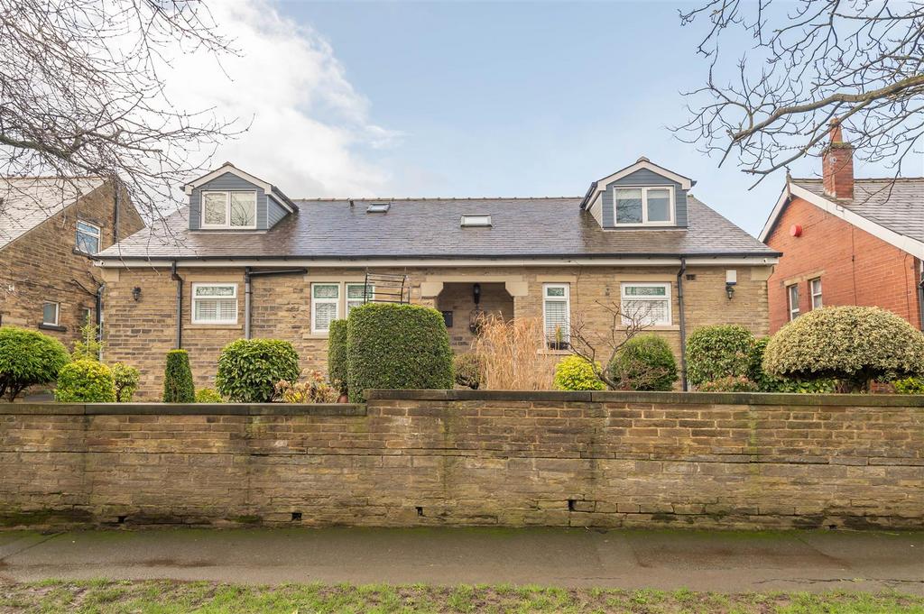 Daisy Road, Brighouse 4 bed house - £425,000