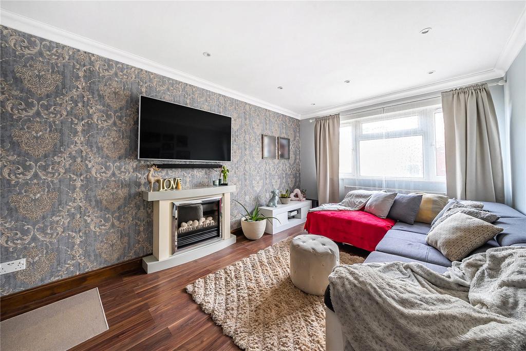 Robin Place, Watford WD25 3 bed end of terrace house - £375,000