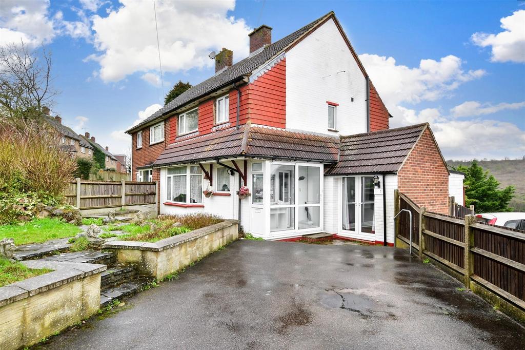 Wayfield Road, Chatham, Kent 3 bed semi-detached house for sale - £300,000