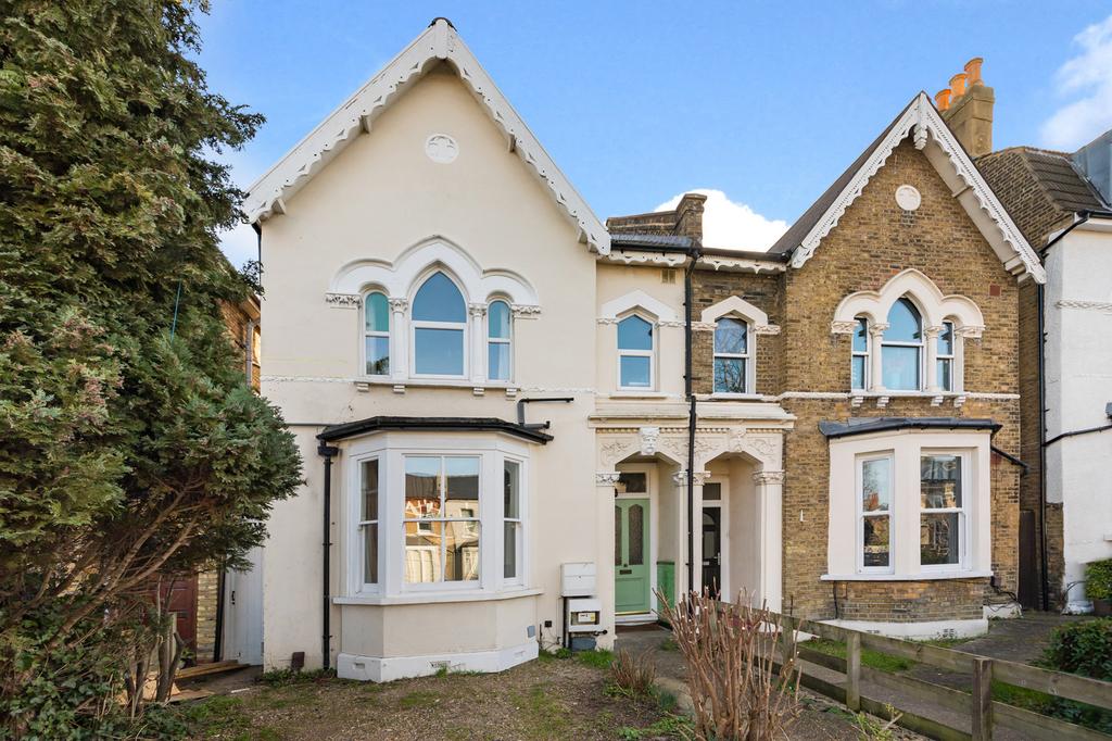 Barry Road, London, SE22 3 bed flat for sale - £800,000