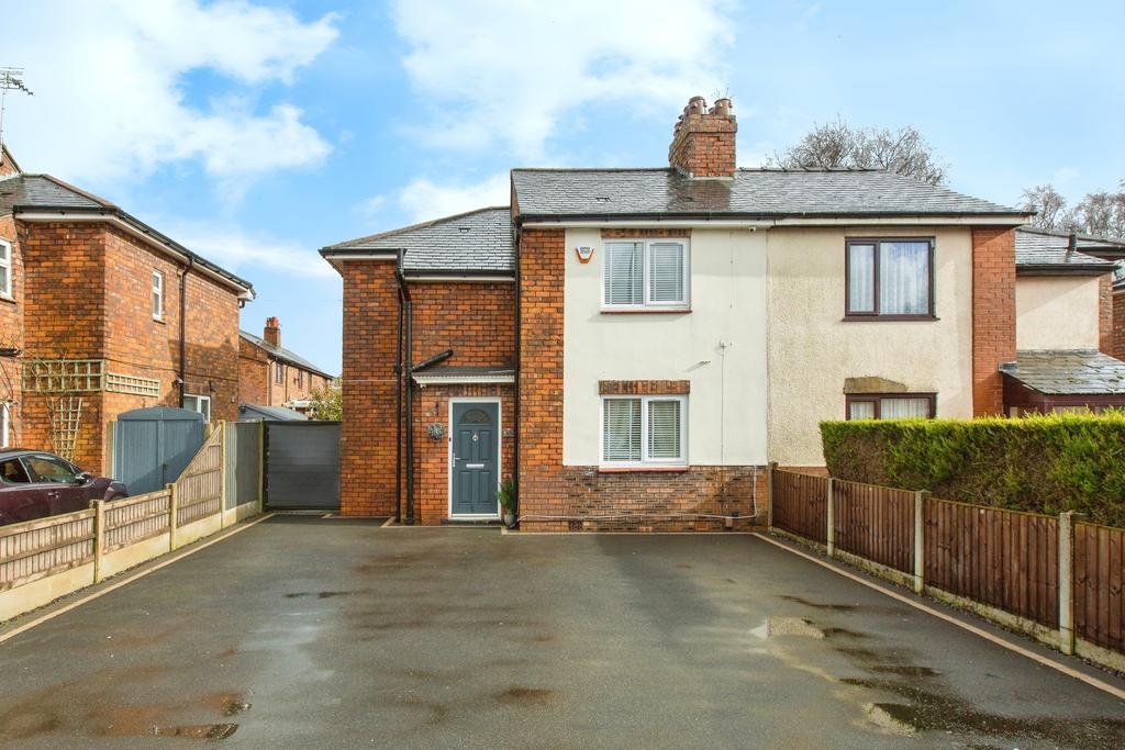 Preston Road, Standish, WN6 3 bed semi-detached house for sale - £230,000