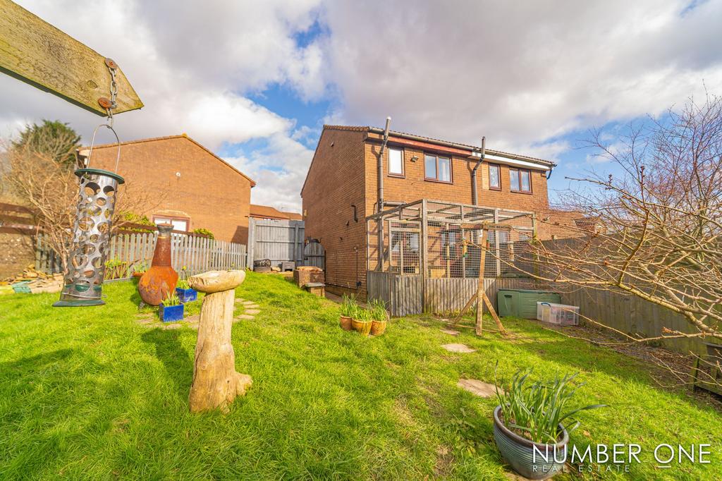 Heol Cwm Ifor, Caerphilly, CF83 2 bed semi-detached house - £190,000