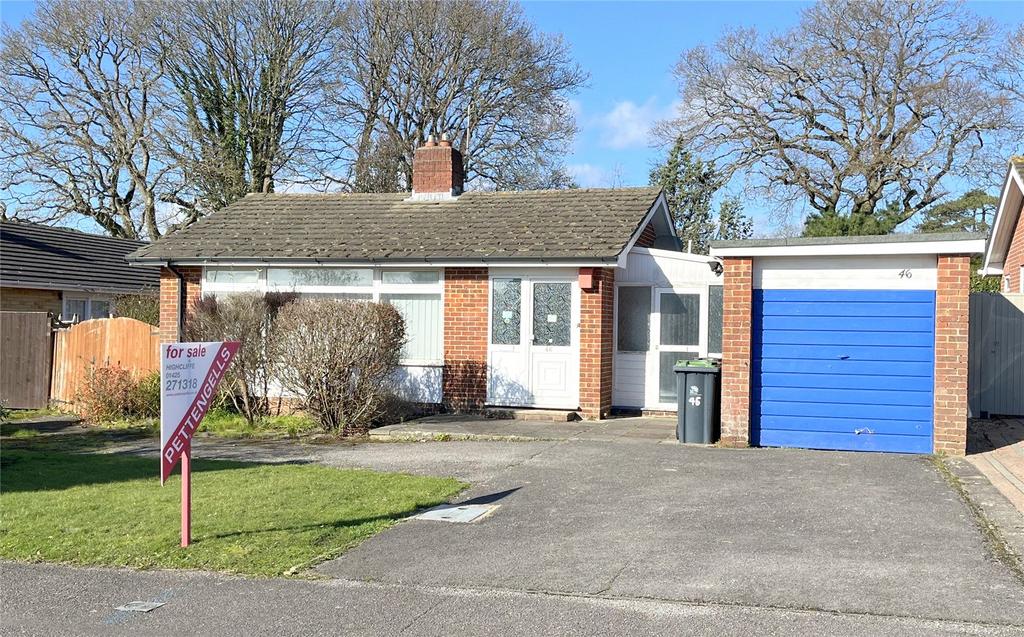 Pinewood Road, Highcliffe... 2 bed bungalow - £500,000
