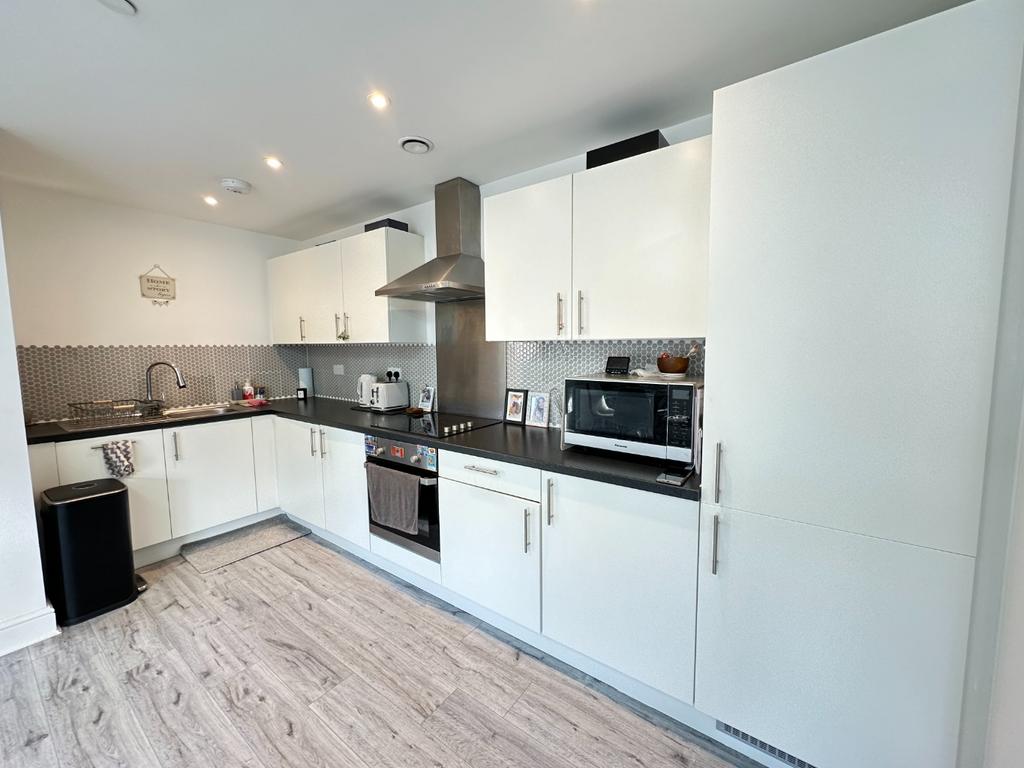 Bluebell Apartments, 2 Birch Road... 2 bed apartment - £1,400 pcm (£323 pw)