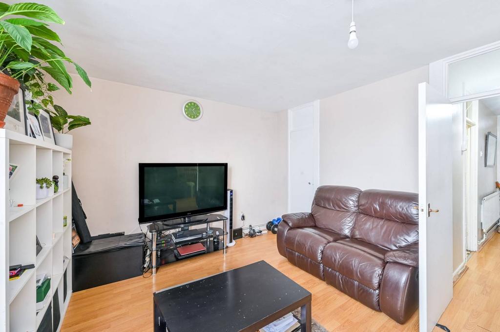 REGENTS COURT, Hackney, London, E8 3 bed flat for sale - £450,000