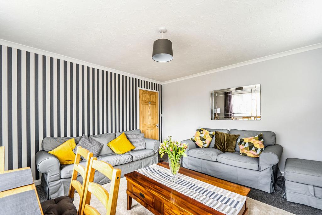 Lyminster Road 2 bed flat - £1,200 pcm (£277 pw)