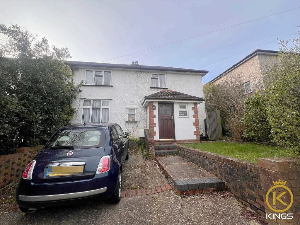 The Oval, Guildford 4 bed detached house - £2,650 pcm (£612 pw)
