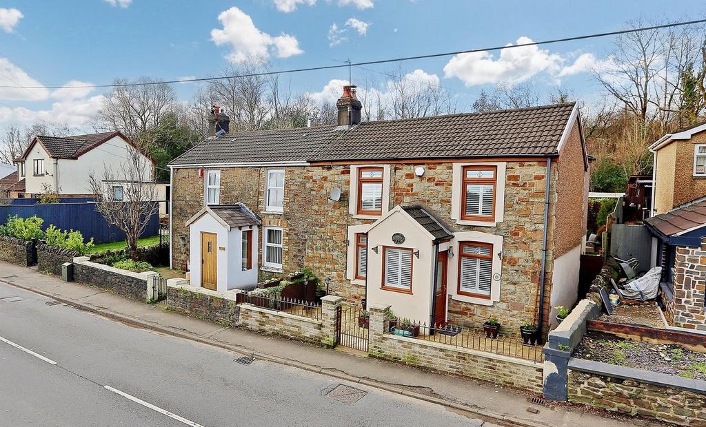Main Road, Pontypridd CF38 3 bed cottage - £240,000