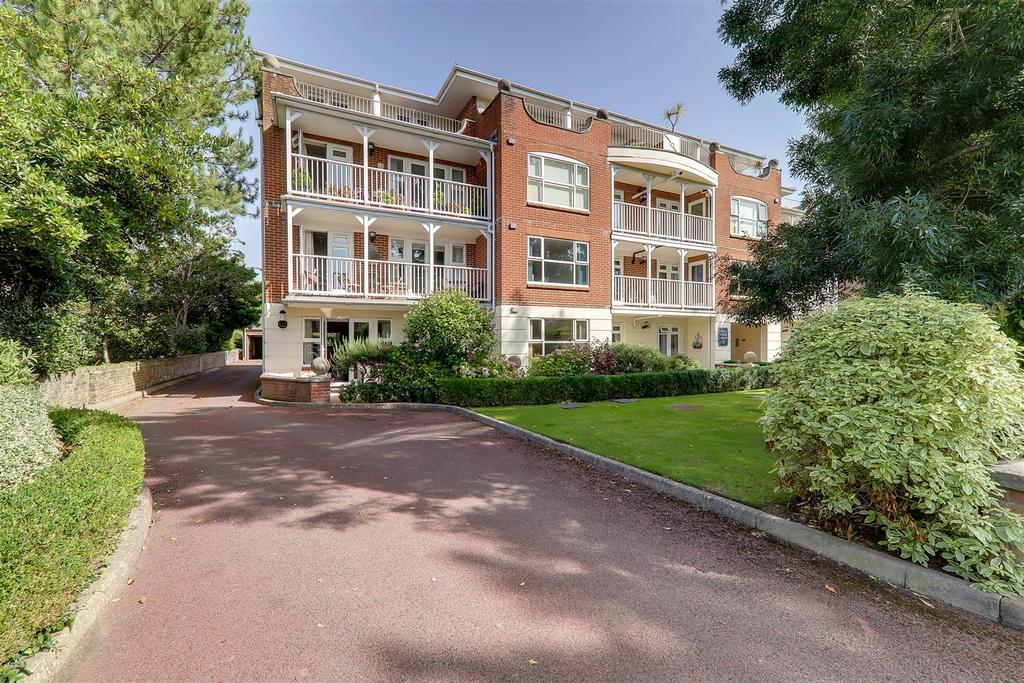 Mill Field Lodge, Worthing BN11 3 bed flat for sale - £550,000