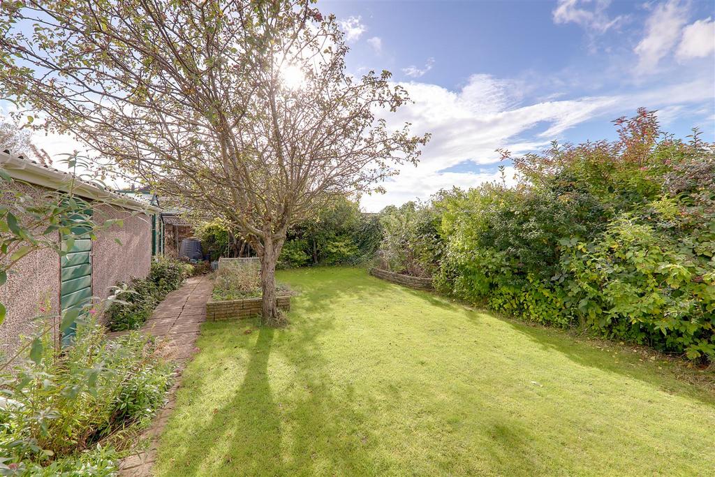 Coniston Road Worthing Bn12 3 Bed Semi Detached Bungalow For Sale £
