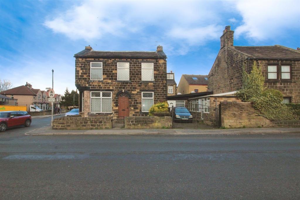 New Line, Bradford BD10 3 bed detached house - £180,000