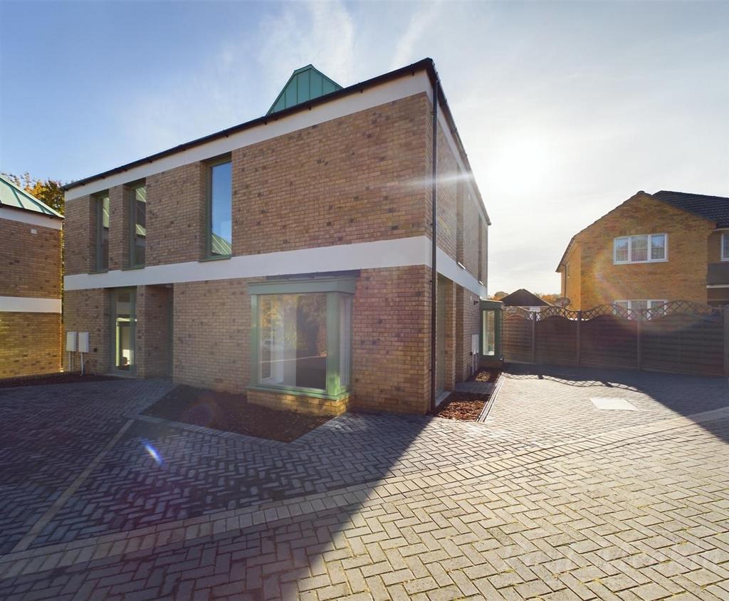 The Warren, The Green, Croydon, Surrey 4 bed semi-detached house - £575,000