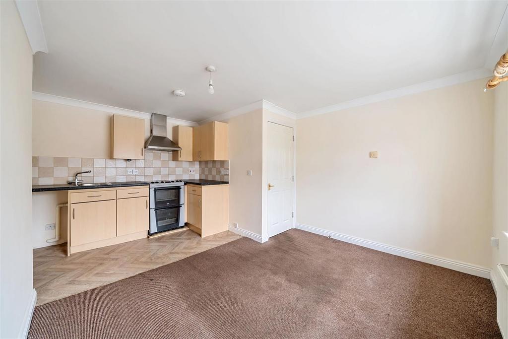 Globe Court, Dowell Street, Honiton 2 bed apartment - £110,000