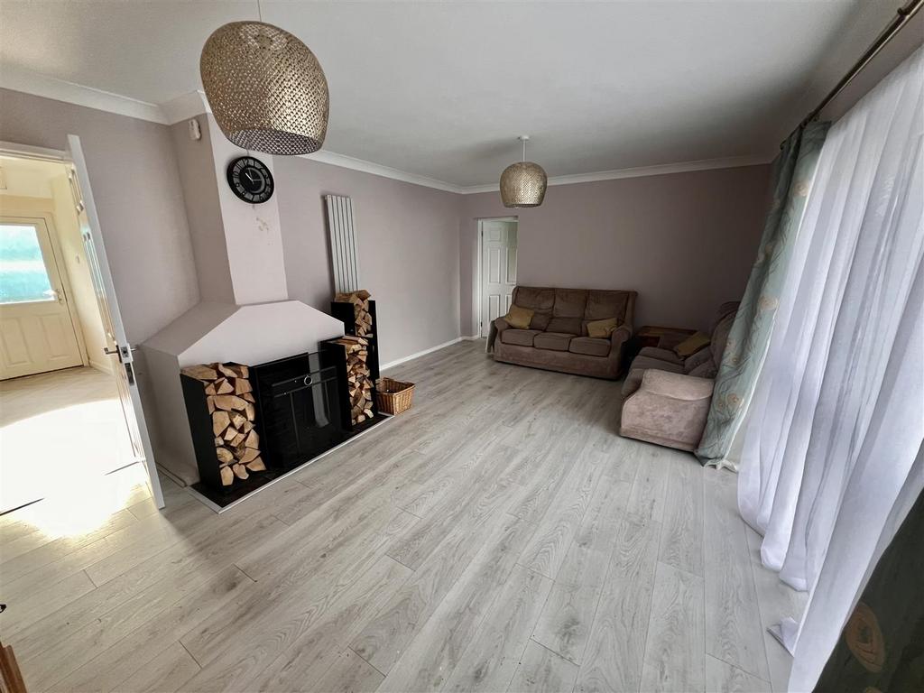 Heol Y Maerdy, Ffairfach, Llandeilo 6 bed detached bungalow for sale ...