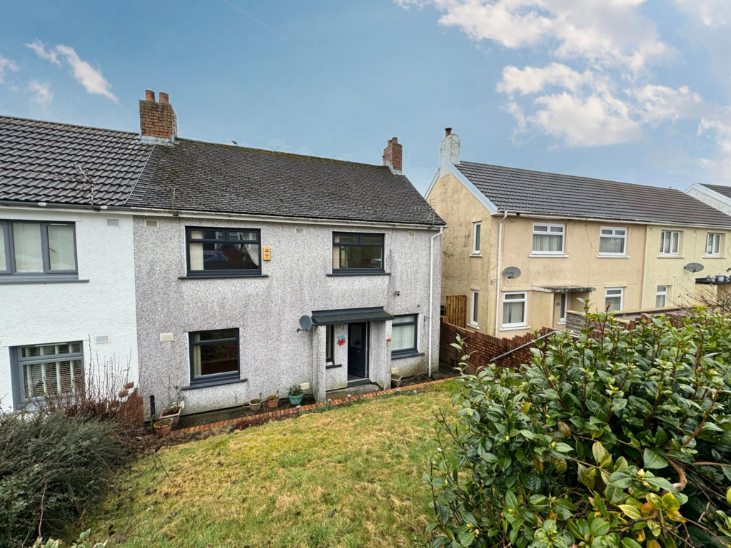 Merthyr Tydfil CF47 3 bed end of terrace house - £140,000