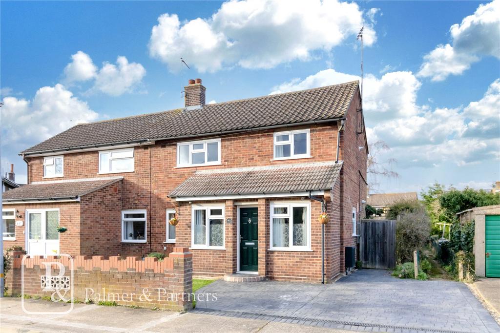 Finchingfield Way, Colchester, Essex, CO2 3 bed semi-detached house for ...