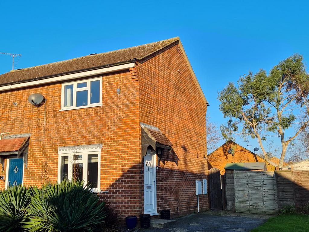 Wordsworth Road, Stowmarket IP14 3 bed semi-detached house - £230,000