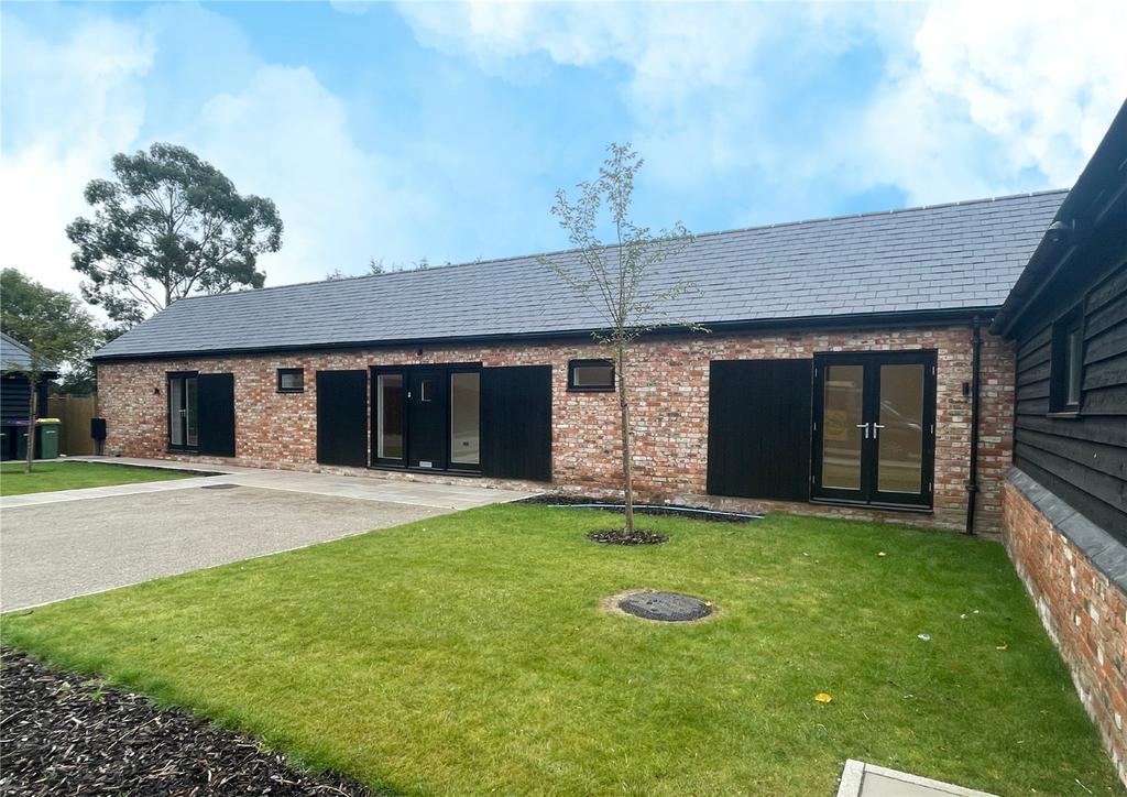 Rawreth Hall Barns, Rawreth Lane... 3 bed bungalow - £800,000