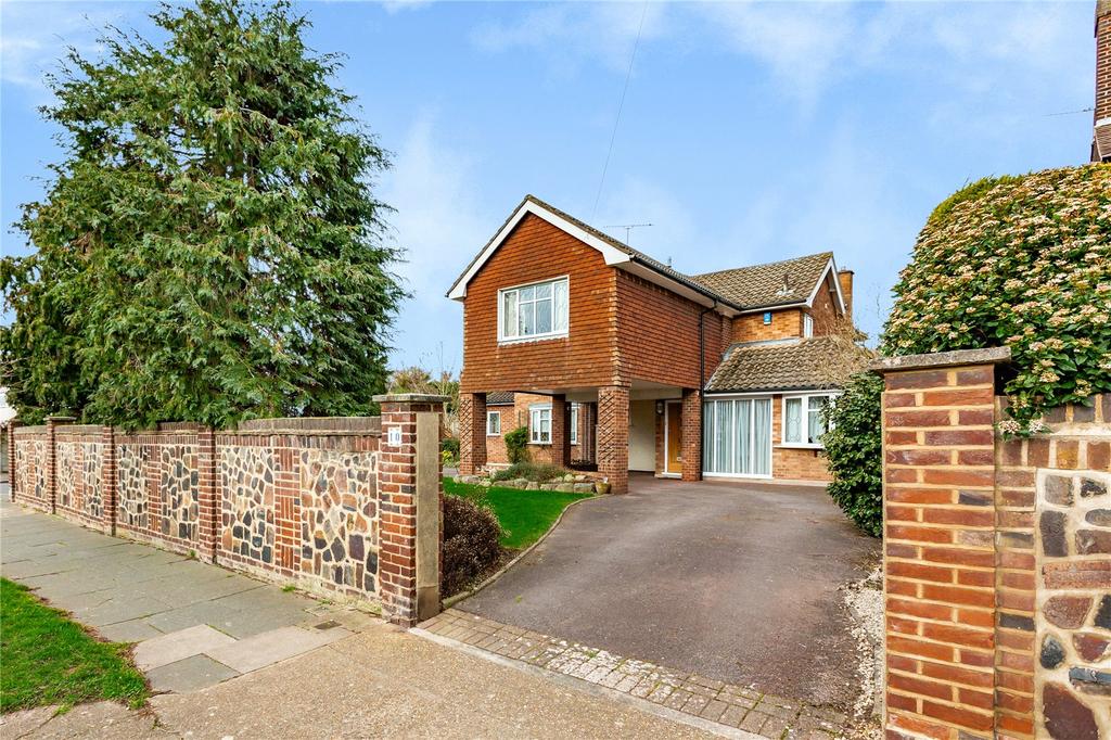 Parkland Avenue, Upminster, RM14 4 bed detached house - £1,100,000