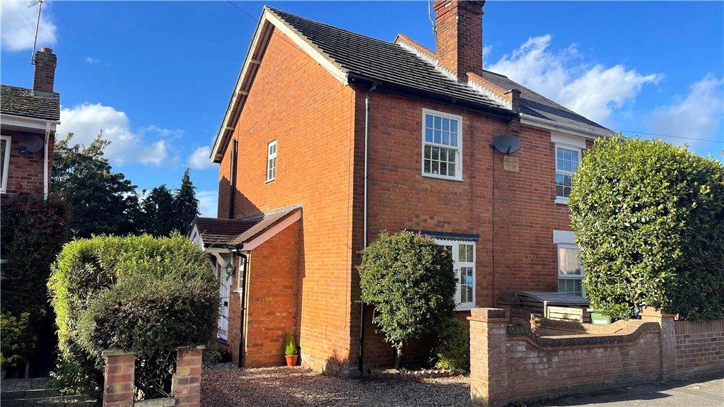 Forest Road, Crowthorne, Berkshire 3 bed semi-detached house - £550,000