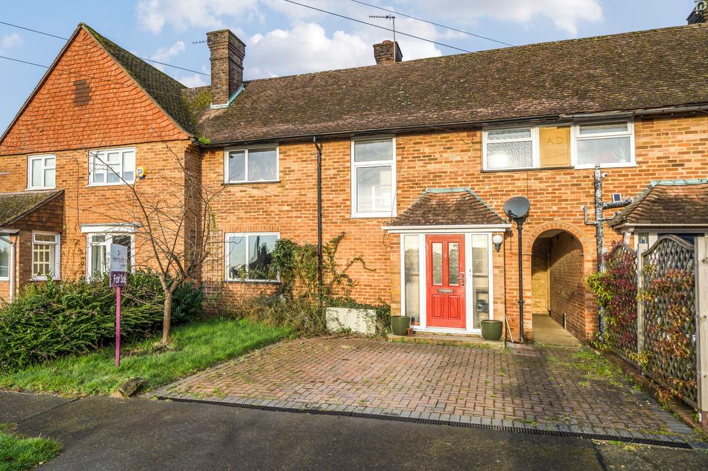 Whitfield Close, Haslemere, GU27 3 bed terraced house - £410,000
