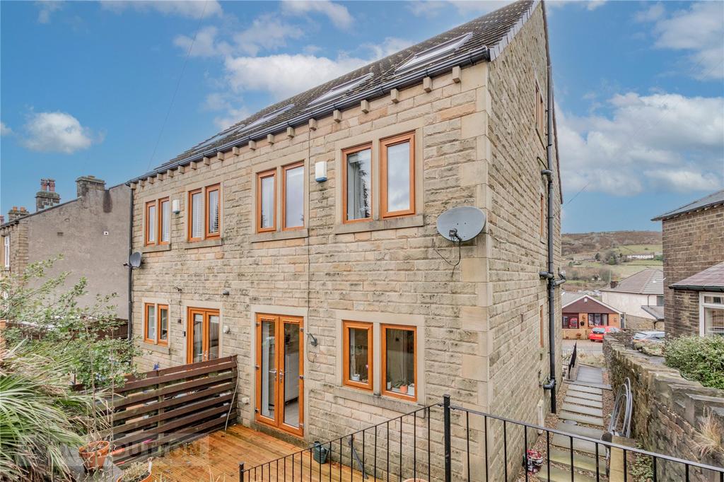 Lane Ings, Marsden, Huddersfield, HD7 4 bed semi-detached house - £310,000